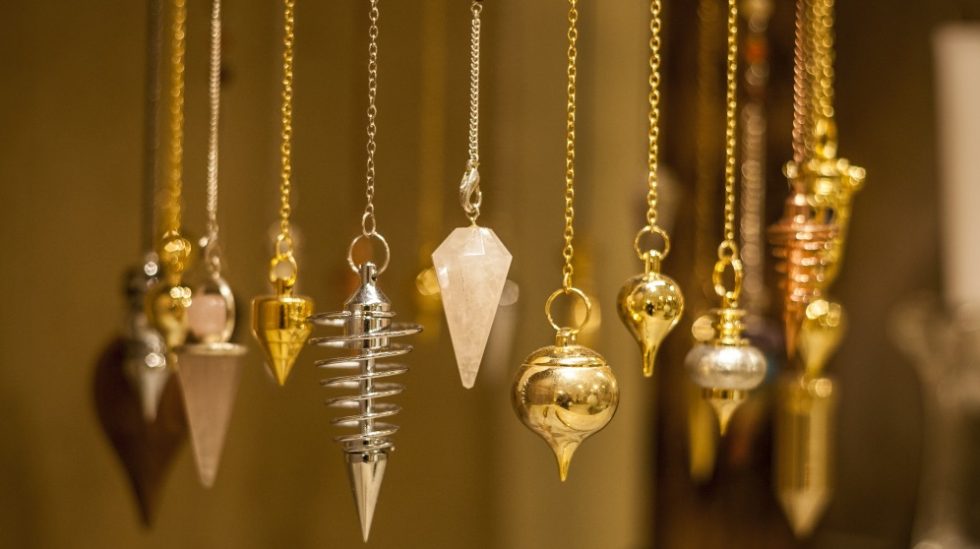 El péndulo: Cómo usarlos, tipos y cómo elegirlos